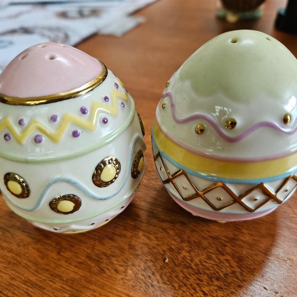 Kitchen | Vintage Decorated Ceramic Easter Egg Salt And Pepper Shakers ...